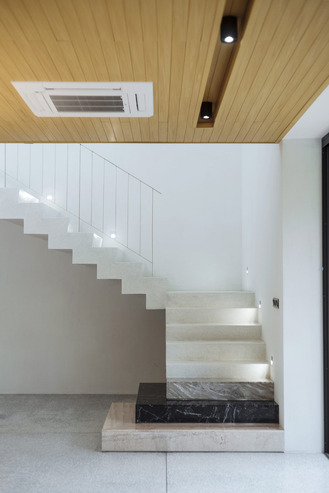 TY House - Lumenplus