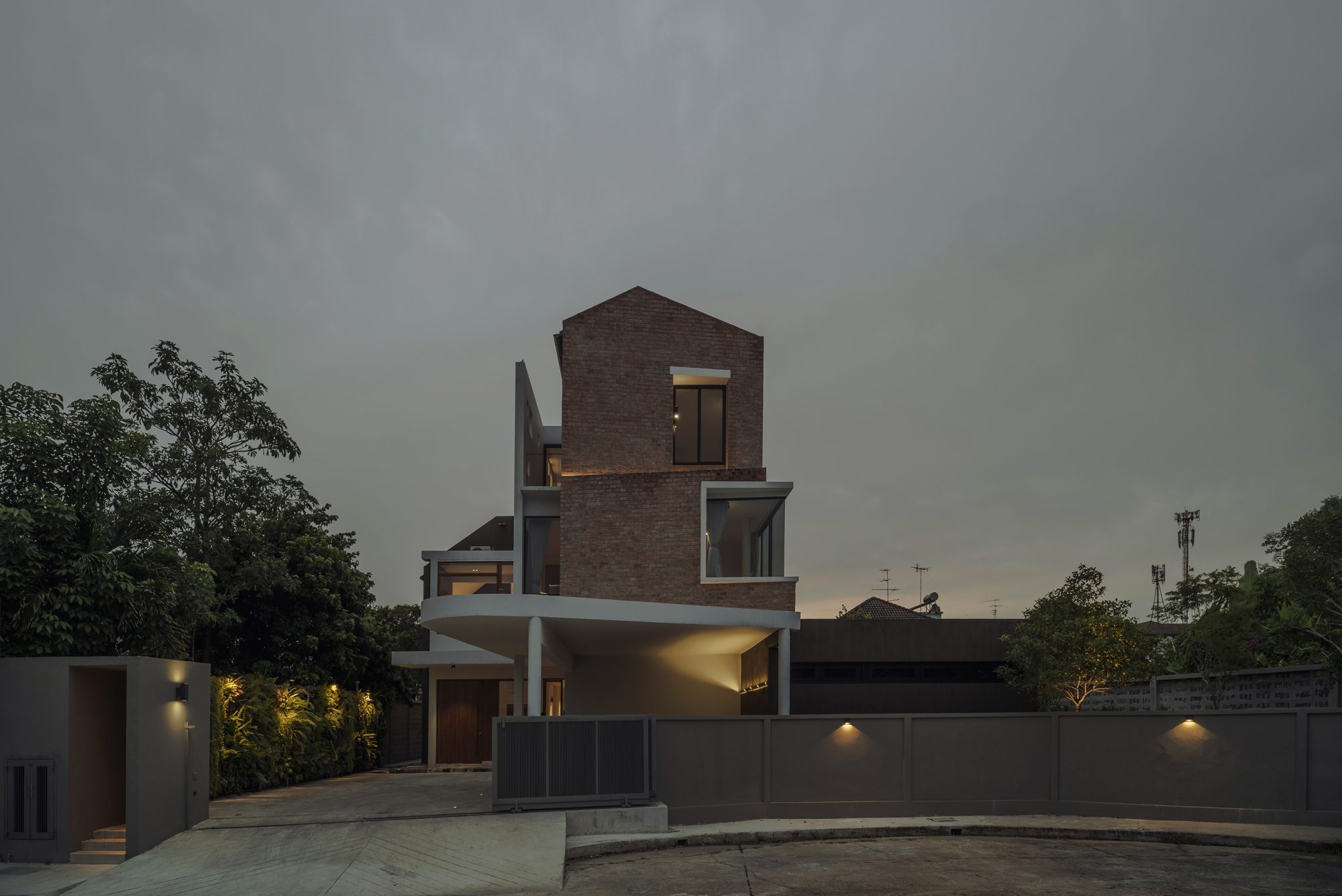 TY House - Lumenplus